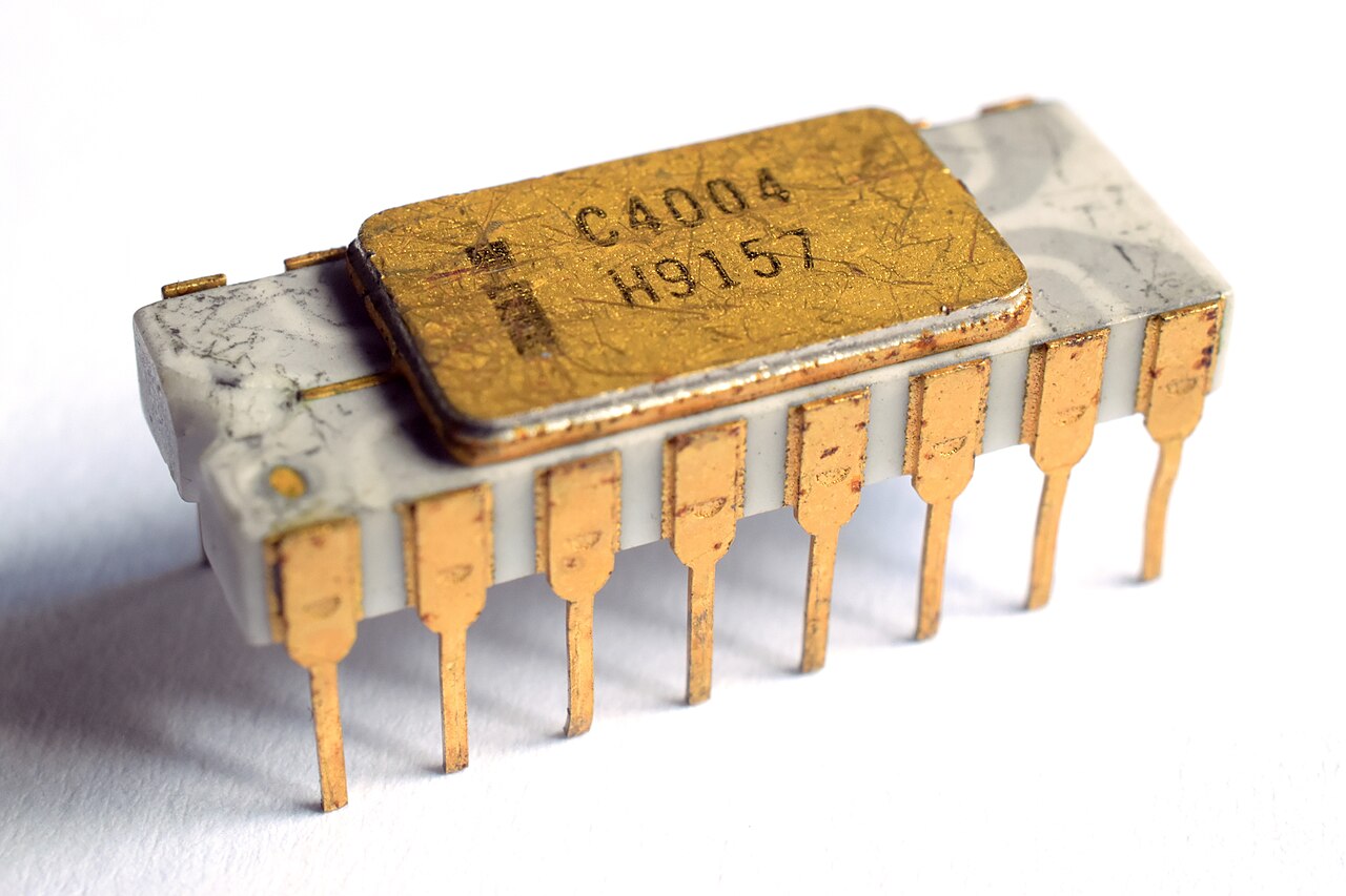 A evolução das arquiteturas de CPU: do Intel 4004 aos SoCs modernos